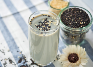 Black Sesame Latte Recipe - Grind Those Beans