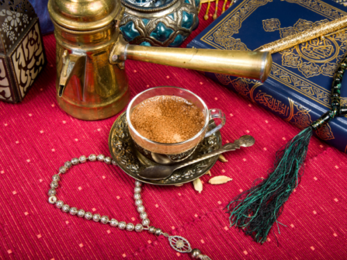 Emirati Coffee: History, Traditions and Recipe - Grind Those Beans