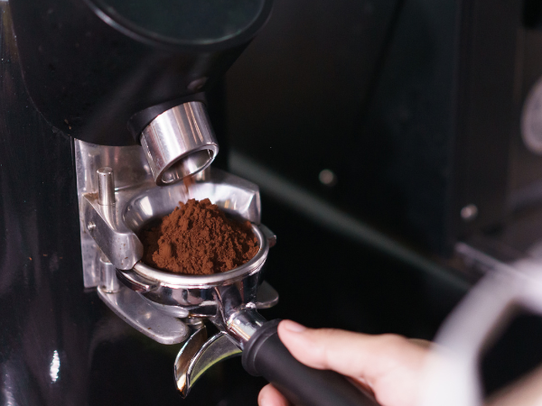 How to Make Spanish Coffee (Iced Latte) - Grind Those Beans