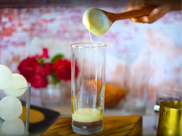 How to Make Spanish Coffee (Iced Latte) - Grind Those Beans